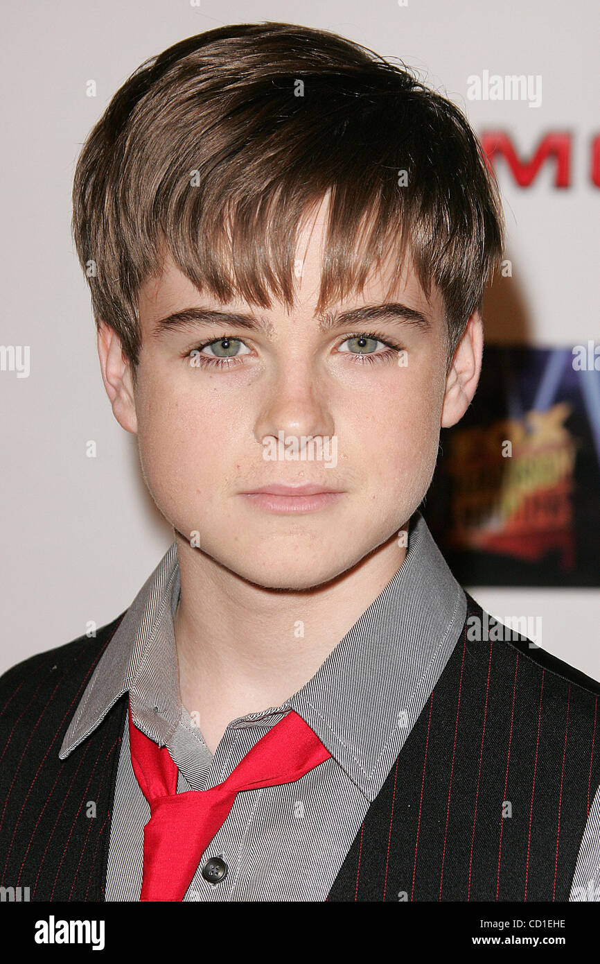 The riches season two premiere hi-res stock photography and images - Alamy