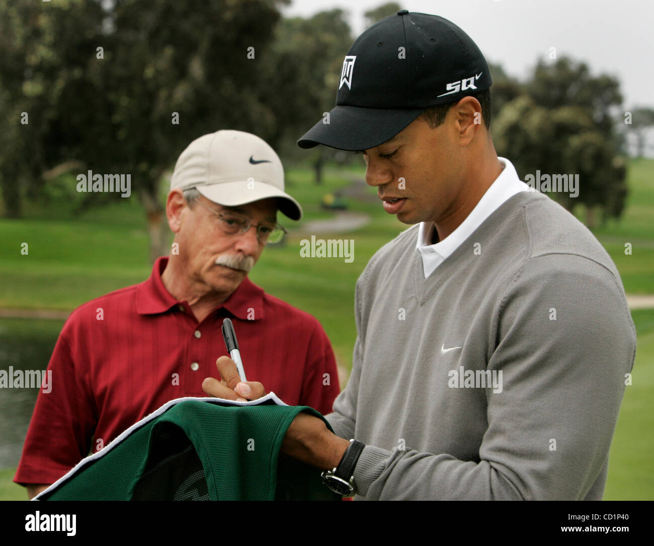 HLtigerCaddy291352x017.jpg 10/20/2008 TORREY PINES GOLF COURSE (San ...