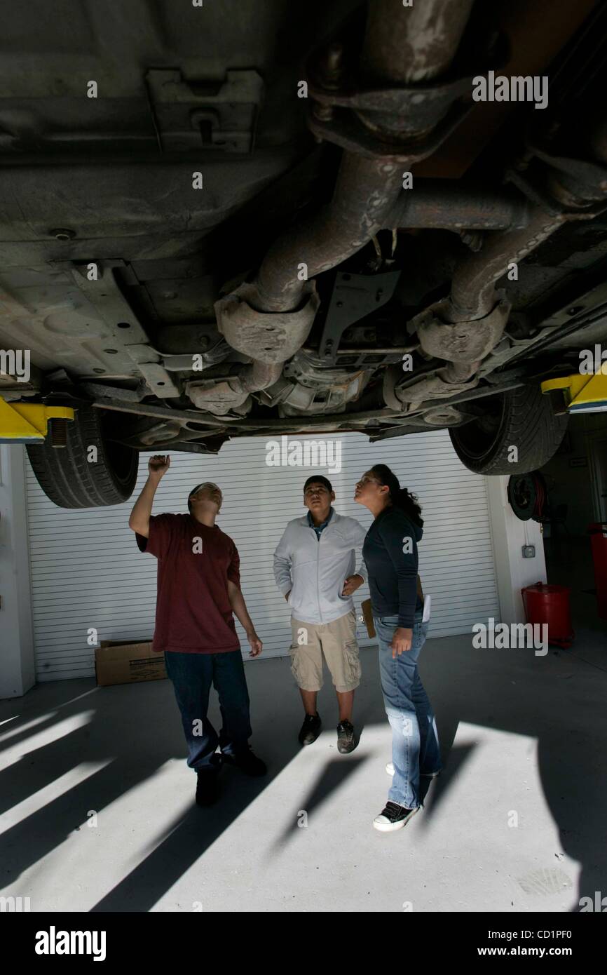 October 22, 2008, El Cajon, CA,-Students in the ROP auto repair class ...