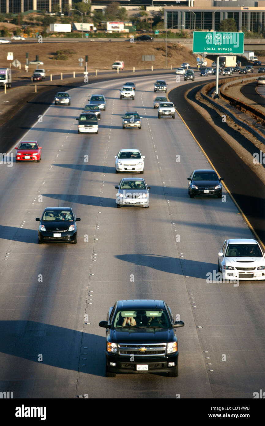 Traffic on southbound interstate hi-res stock photography and images ...