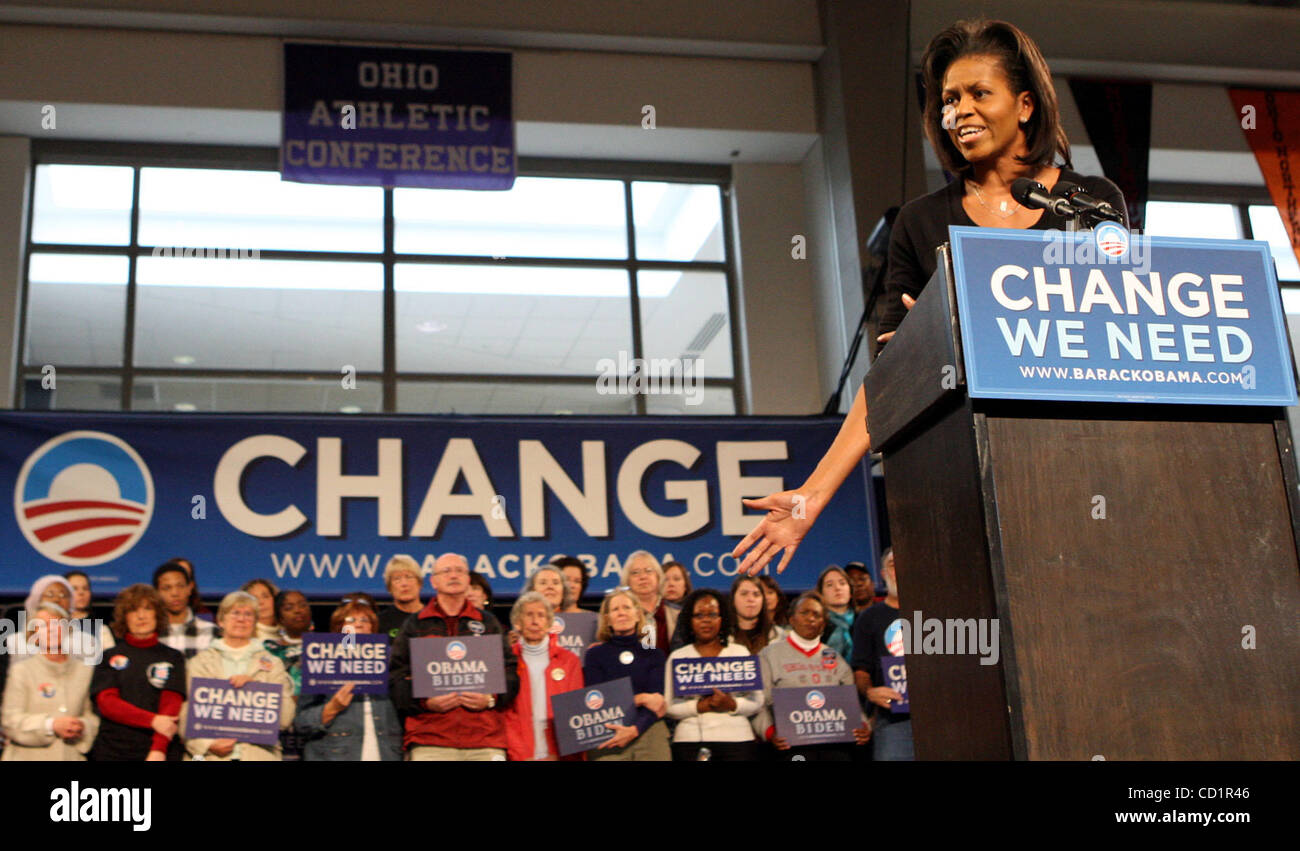 Oct 24, 2008 - Columbus, Ohio, USA - MICHELLE OBAMA, wife of Democratic ...