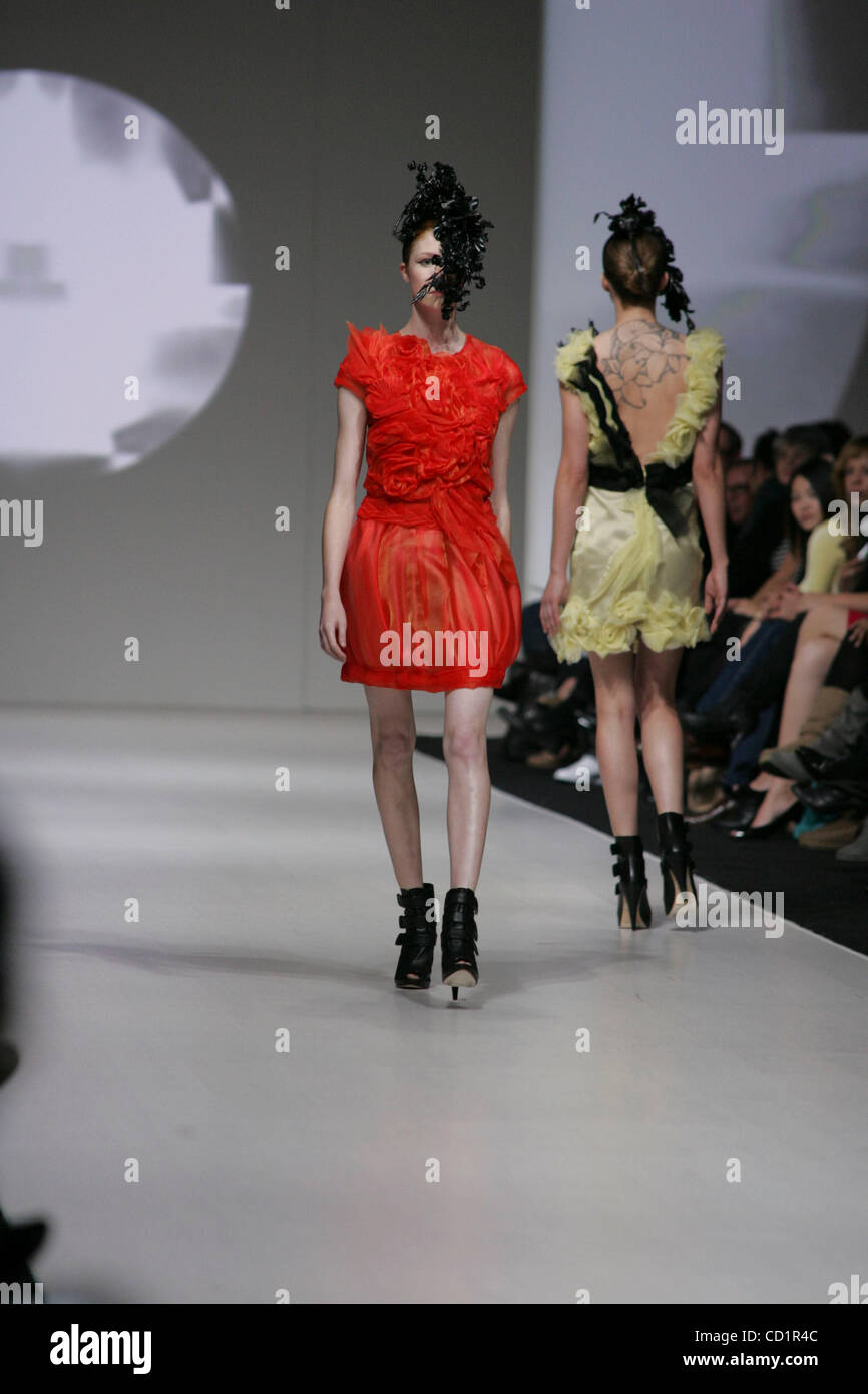 Loreal fashion show hi-res stock photography and images - Alamy