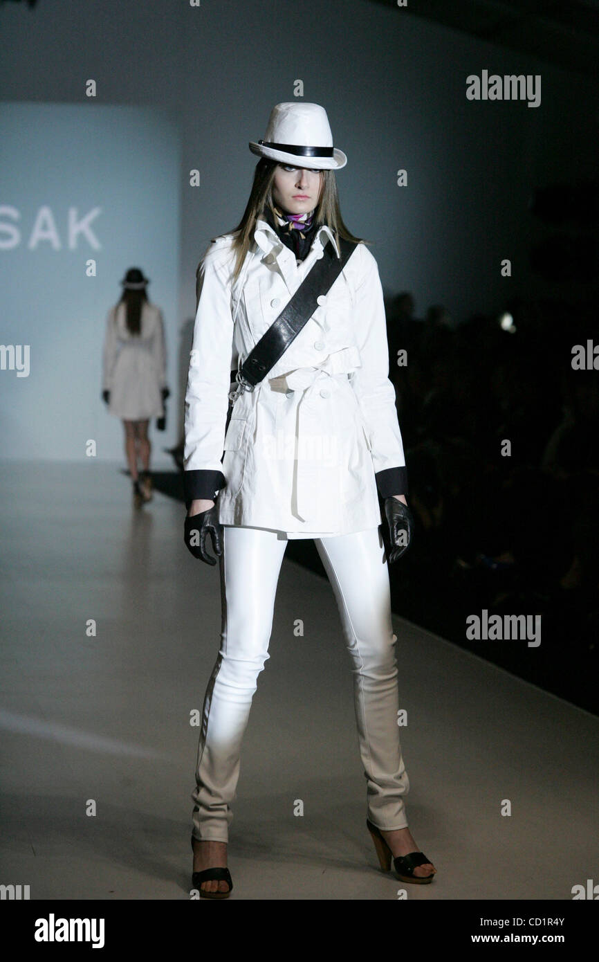 Oct 24, 2008 - Toronto, Ontario, Canada - Model on the runway for ...