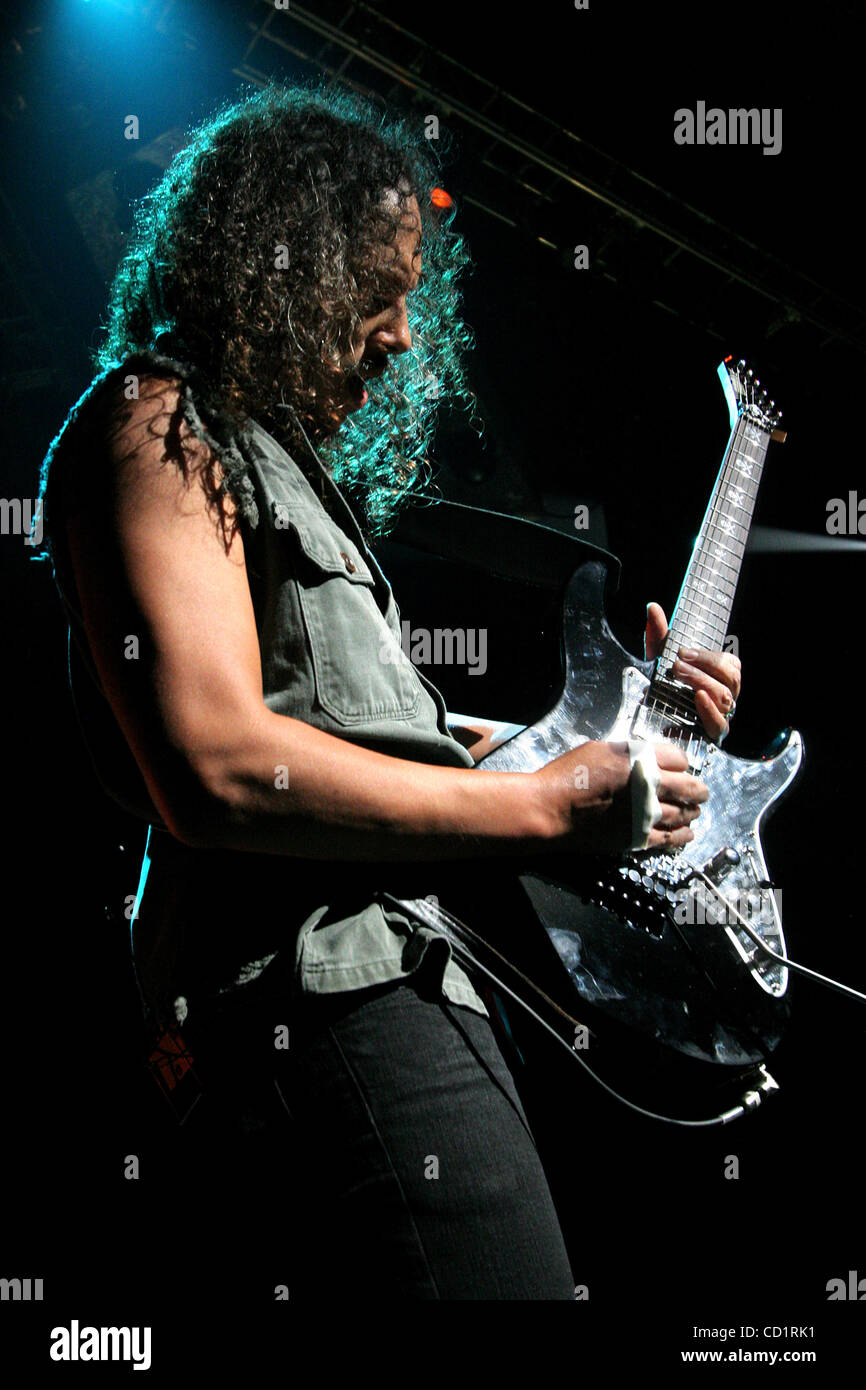Kirk hammett guitarist metallica performs hi-res stock photography and ...