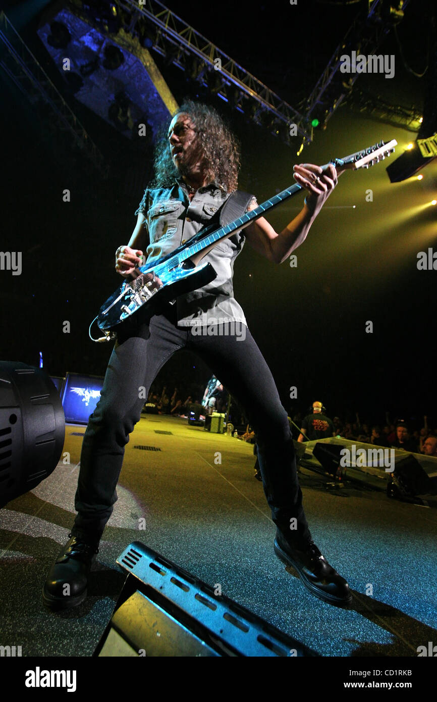 Kirk hammett guitarist metallica performs hi-res stock photography and ...