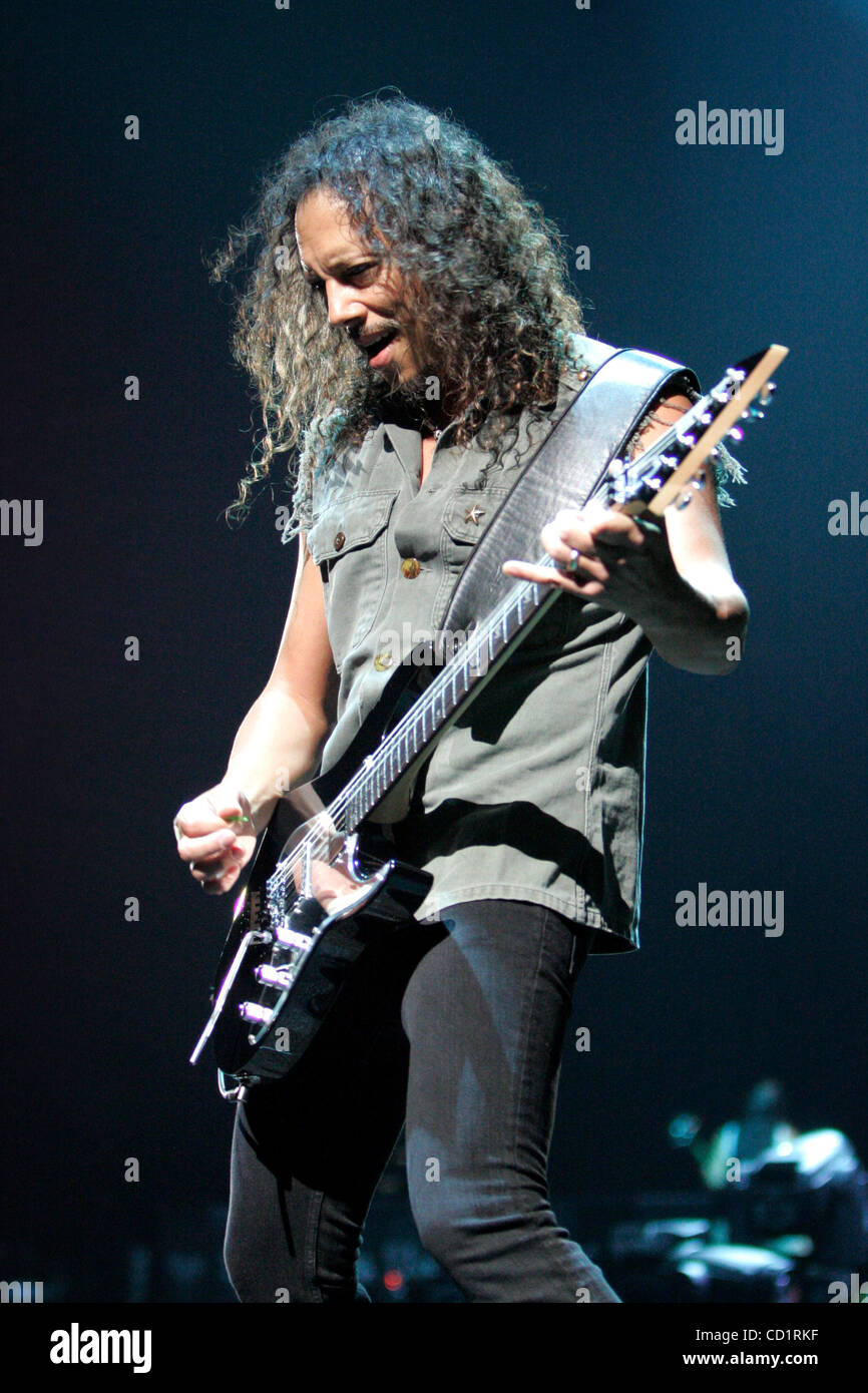 Kirk hammett guitarist metallica performs hi-res stock photography and ...