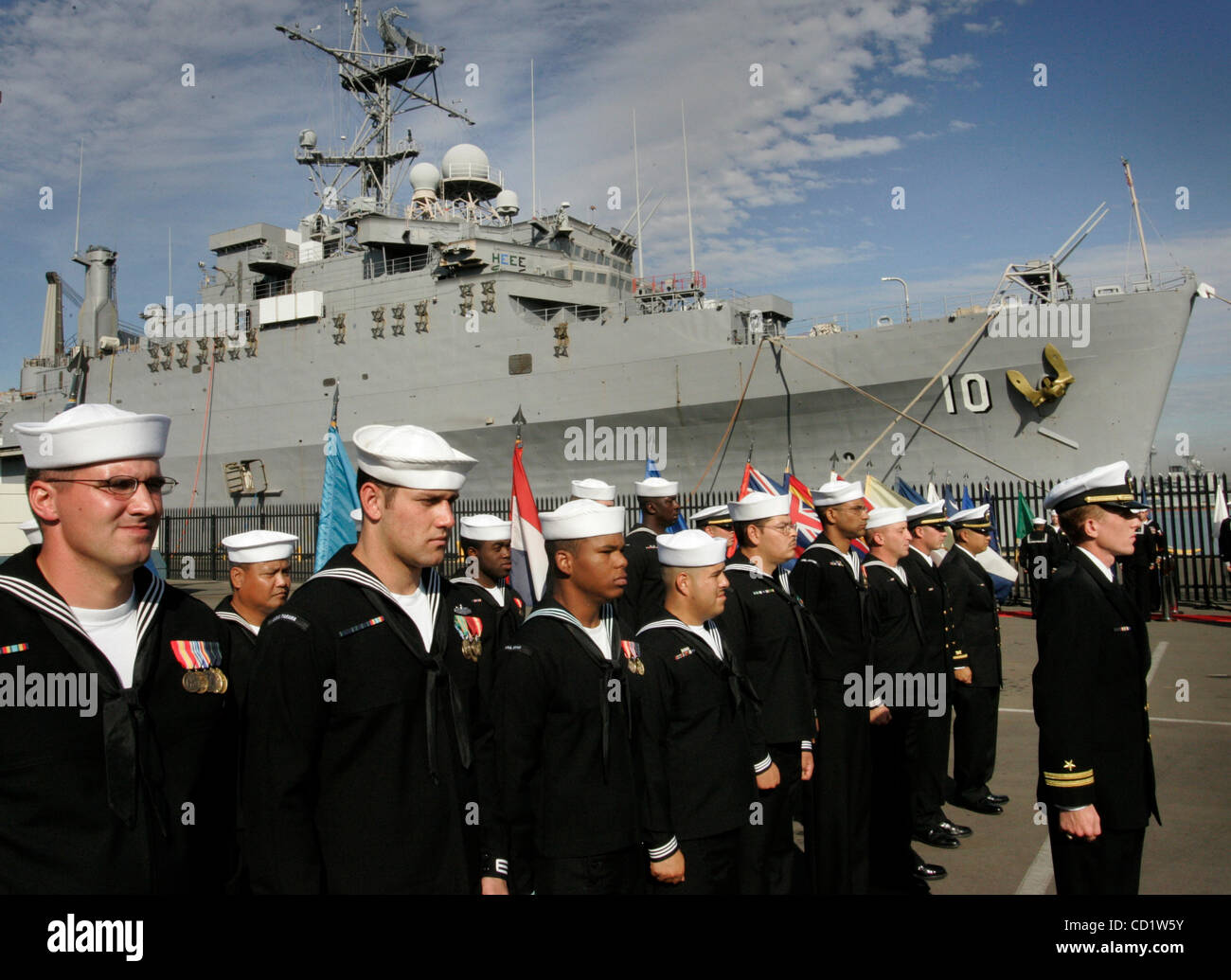 Uss austin hi-res stock photography and images - Alamy