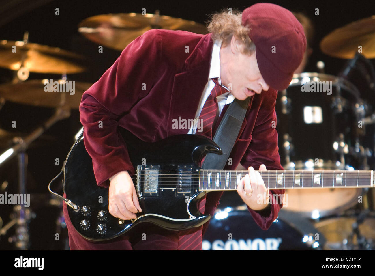 Malcolm and angus young hi-res stock photography and images - Alamy