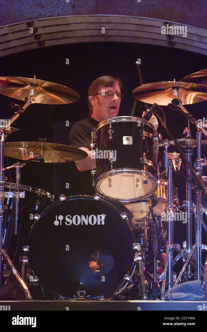 November 7, 2008 - Toronto, Ont AC DC with drummer Phil Rudd play in ...