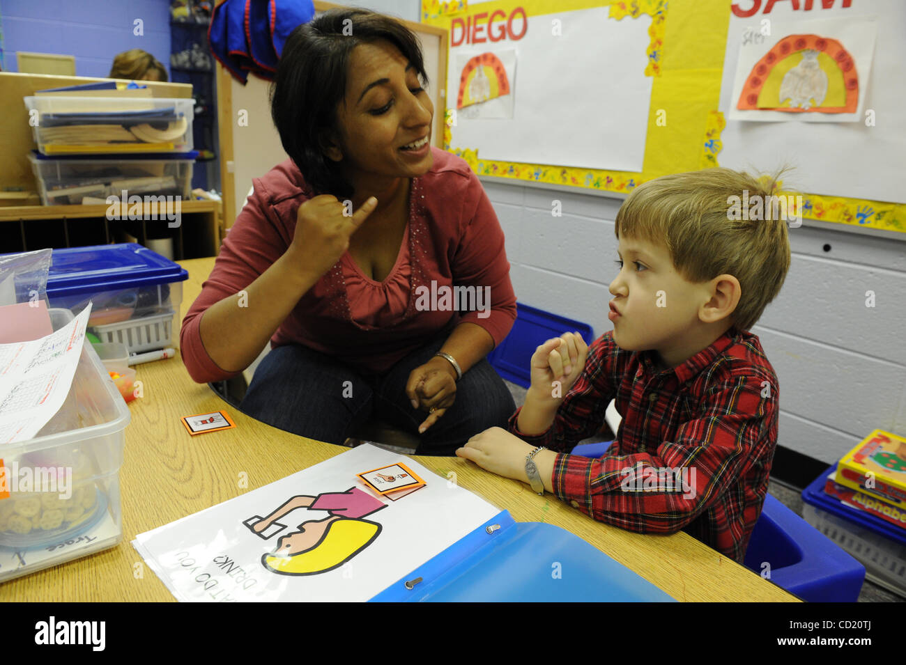 Nov. 10, 2008 - Marietta, GA, USA - Sam Schwenker practices sign ...