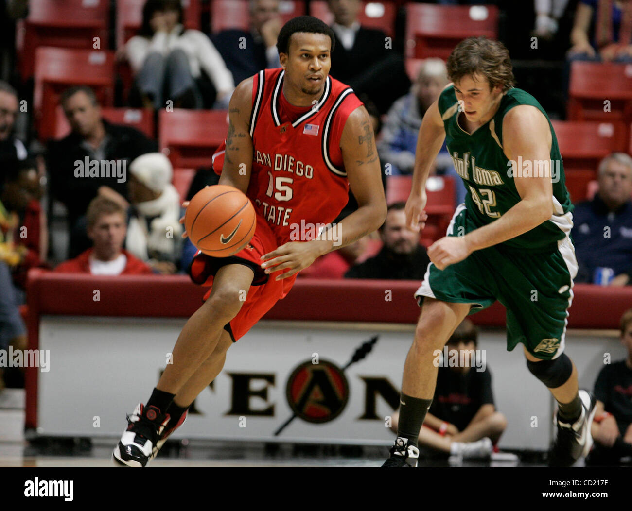 November 11, 2008, San Diego, California, USA SDSU's KYLE SPAIN (15) is ...