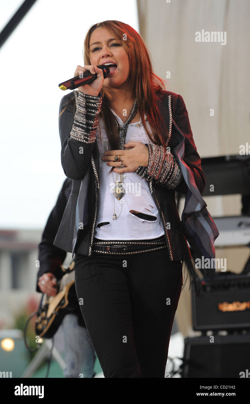 Miley cma 2008 hi-res stock photography and images - Alamy
