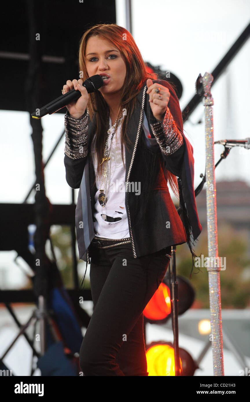 Miley cma 2008 hi-res stock photography and images - Alamy