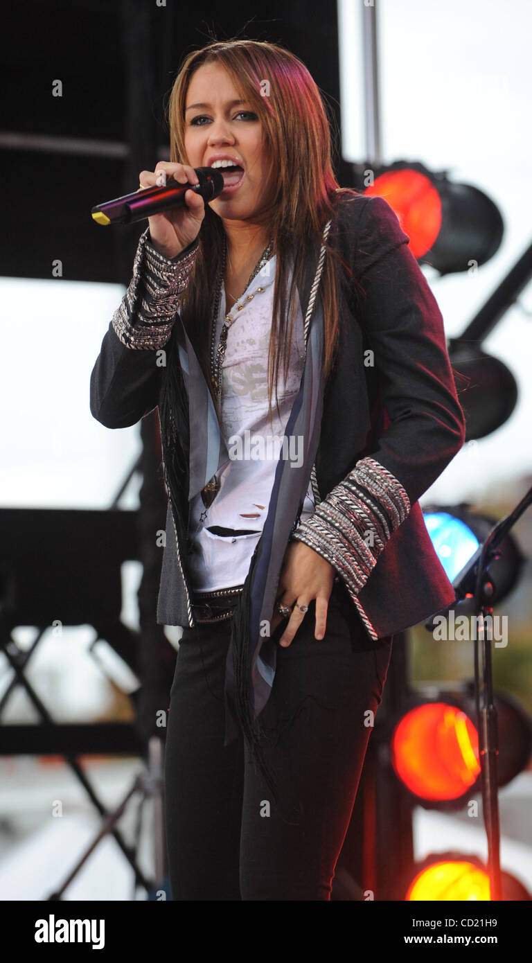 Miley cma 2008 hi-res stock photography and images - Alamy