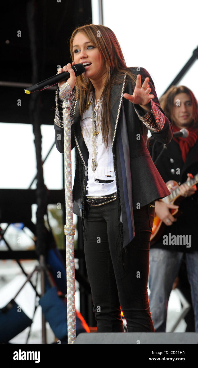 Miley cma 2008 hi-res stock photography and images - Alamy