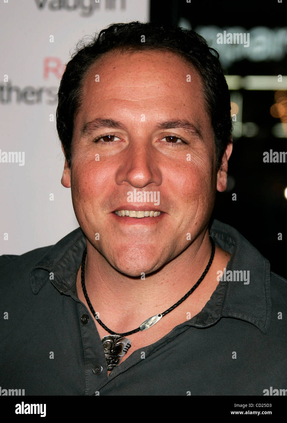 Nov 20, 2008 - Hollywood, California, USA - Actor JON FAVREAU arriving ...