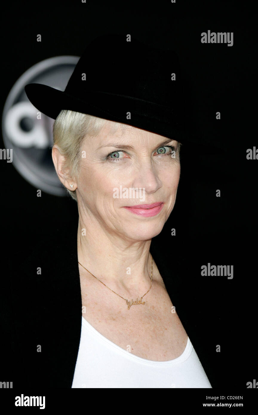 Nov 23, 2008 - Los Angeles, California, USA - Musician ANNIE LENNOX arriving to the 2008 ...