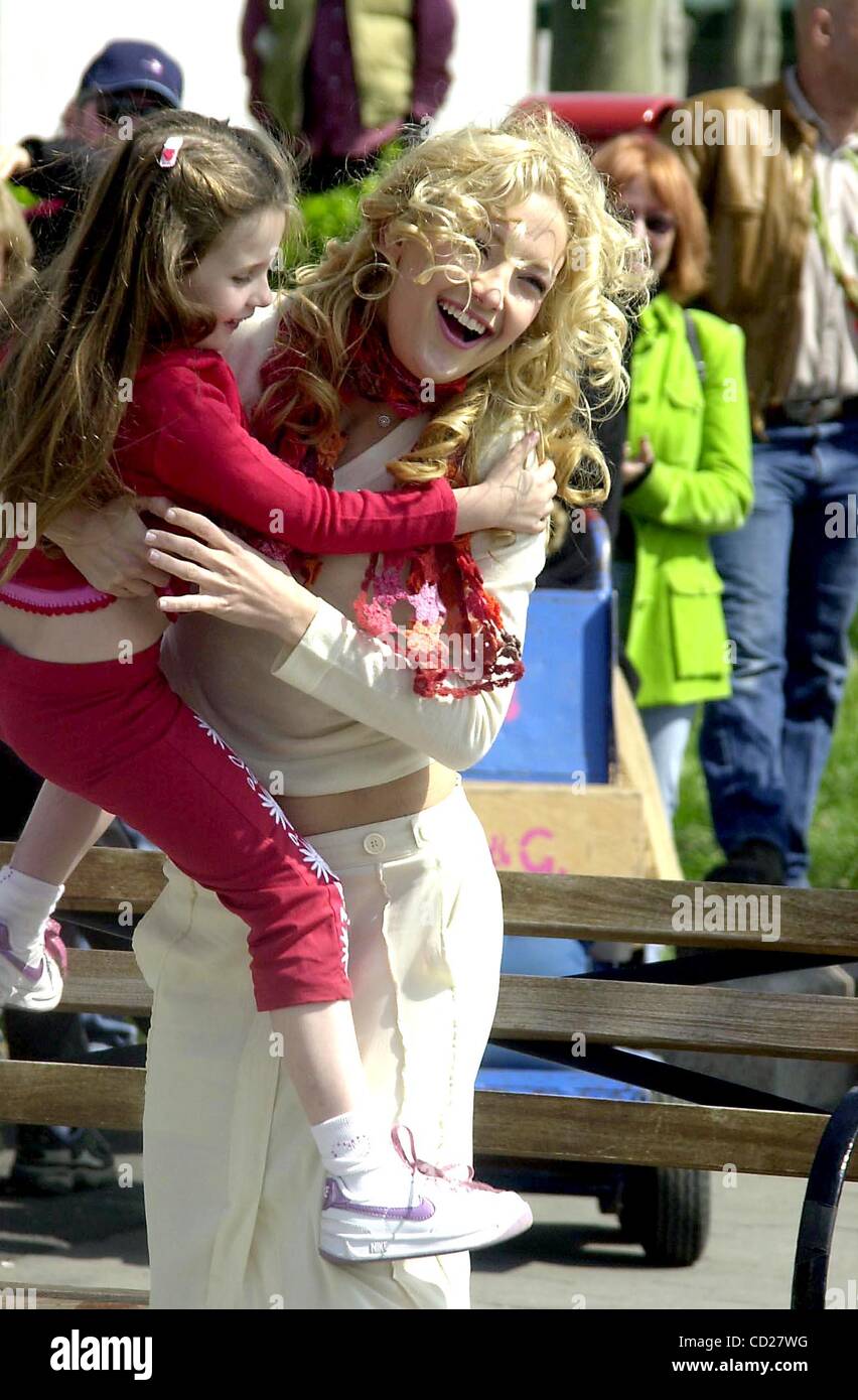 Raising helen kate hudson john hi-res stock photography and images - Alamy