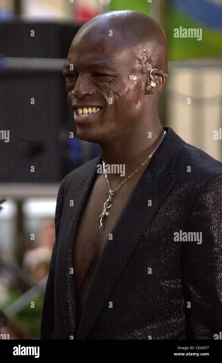 Sept. 12, 2003 - New York, New York, U.S. - K32721JKRON.NBC TODAY SHOW ...