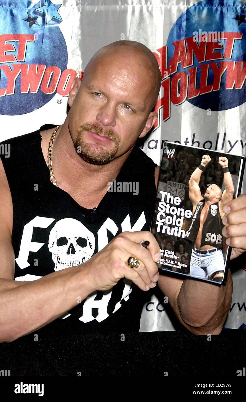 Oct. 29, 2003 - New York, New York, U.S. - K33775JKRON.STEVE AUSTIN .AT ...