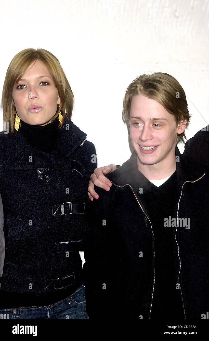 Saved macaulay culkin mandy moore hi-res stock photography and images ...