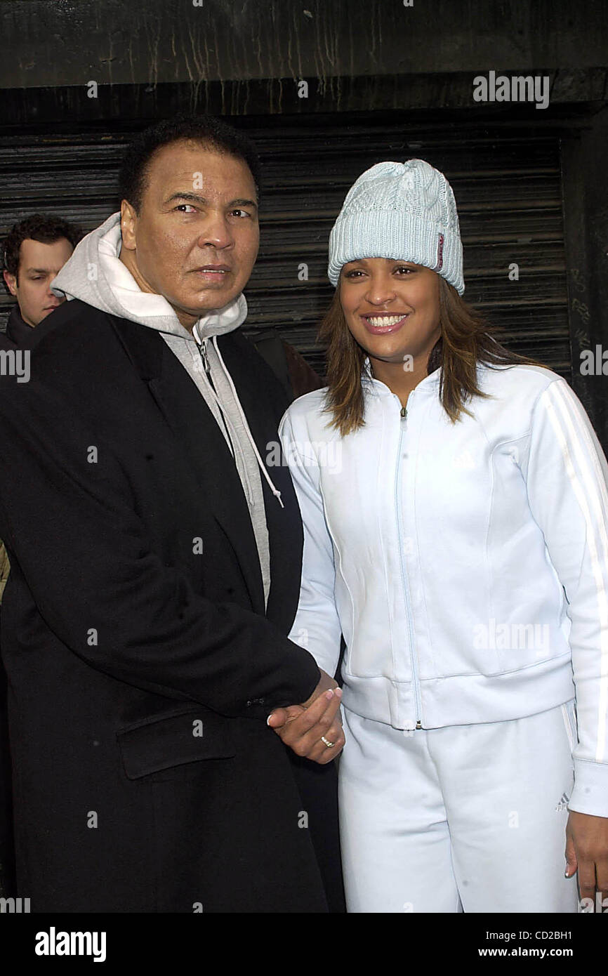 Feb. 5, 2004 - New York, New York, U.S. - K35295JKRON.MUHAMMAD ALI AND ...