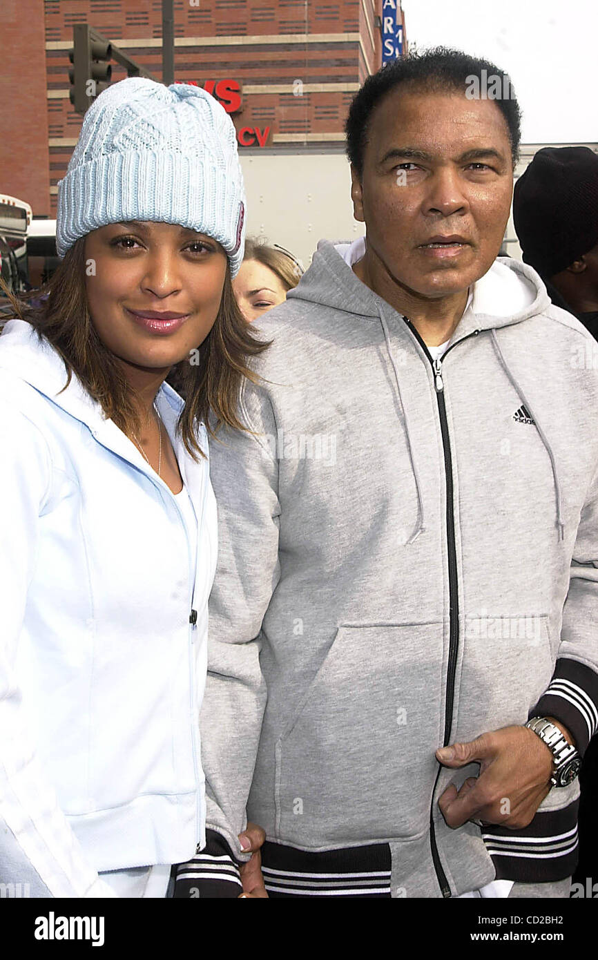 Feb. 5, 2004 - New York, New York, U.S. - K35295JKRON.MUHAMMAD ALI AND ...