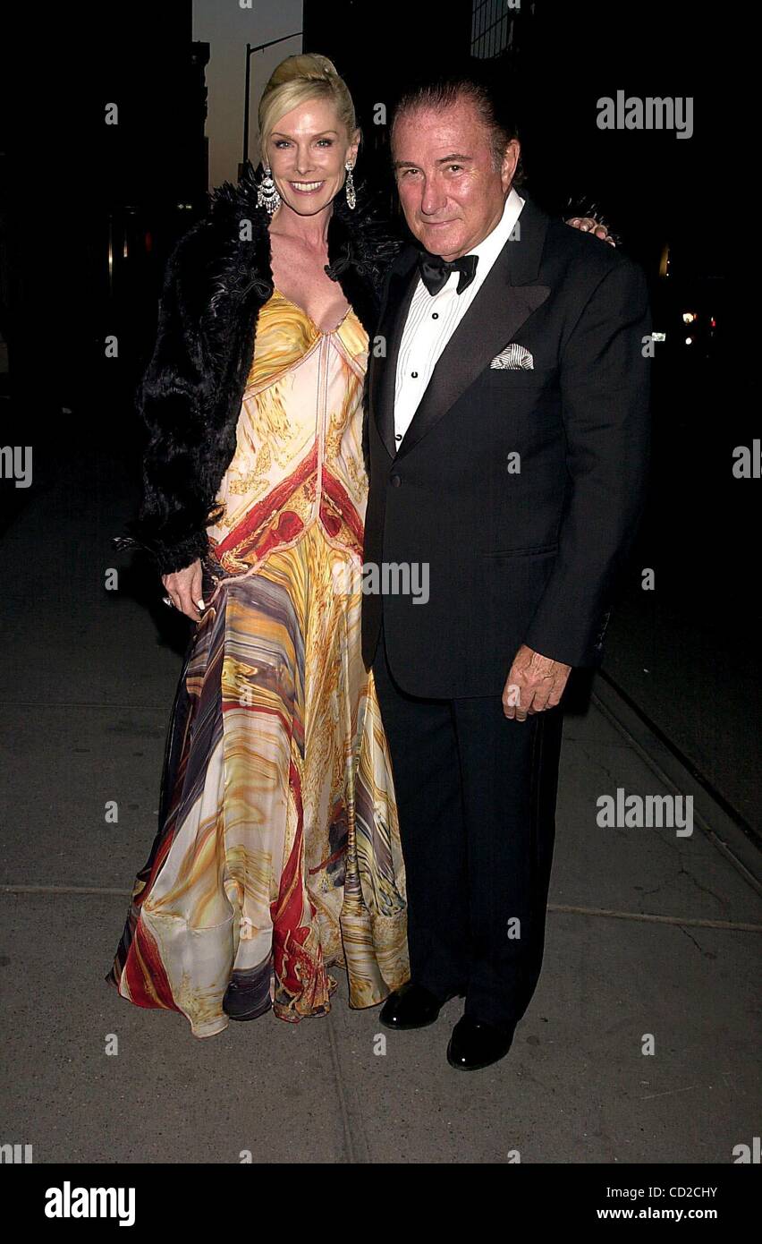 May 5, 2004 - New York, New York, U.S. - K37057JKRON.TANGO ARGENTINO ...
