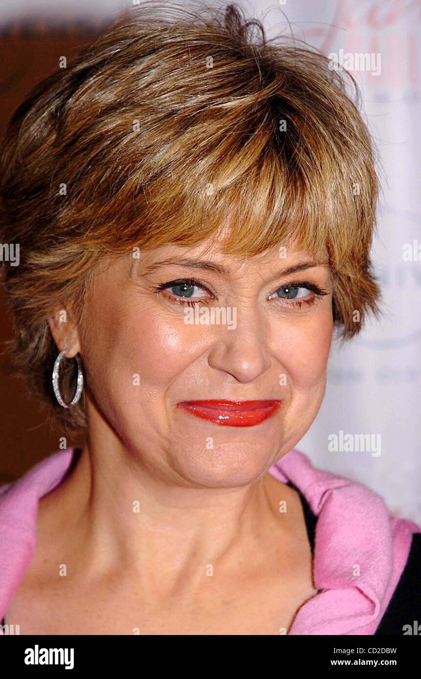 Aug. 25, 2004 - New York, New York, U.S. - K38935JKRON.THE JANE PAULEY ...