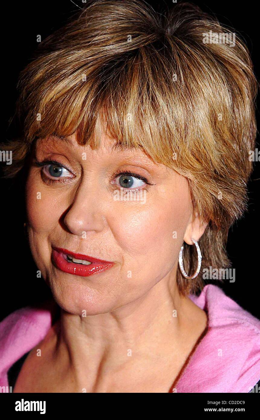 Aug. 25, 2004 - New York, New York, U.S. - K38935JKRON.THE JANE PAULEY ...