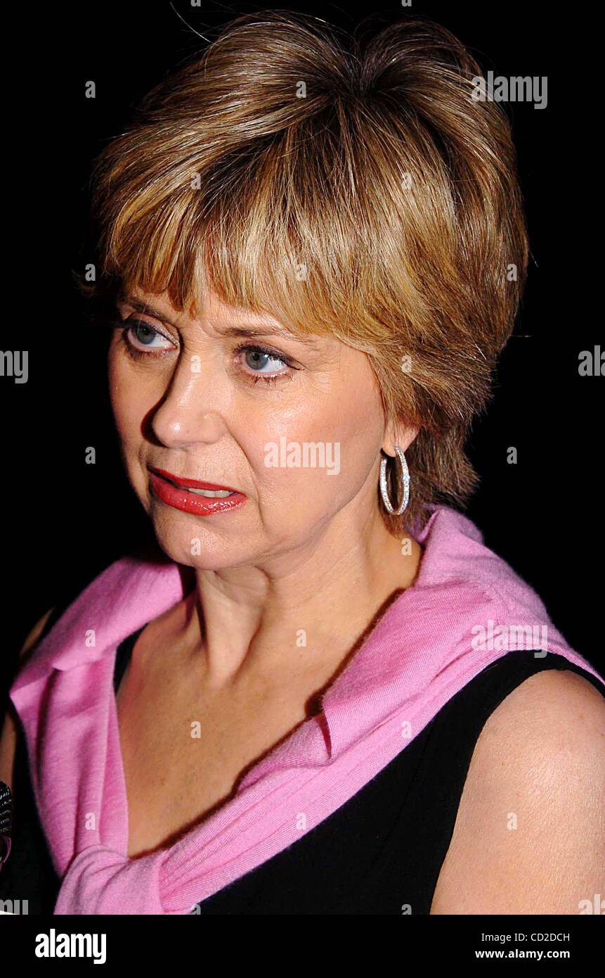 Aug. 25, 2004 - New York, New York, U.S. - K38935JKRON.THE JANE PAULEY ...