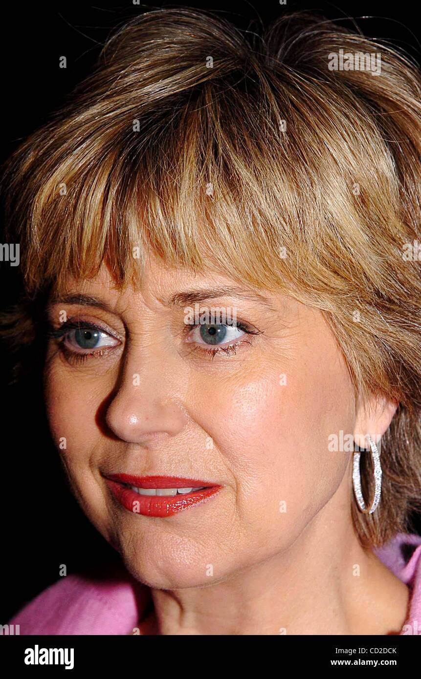 Aug. 25, 2004 - New York, New York, U.S. - K38935JKRON.THE JANE PAULEY ...