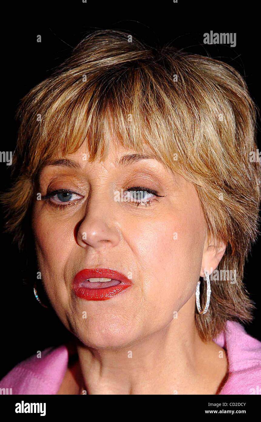 Aug. 25, 2004 - New York, New York, U.S. - K38935JKRON.THE JANE PAULEY ...