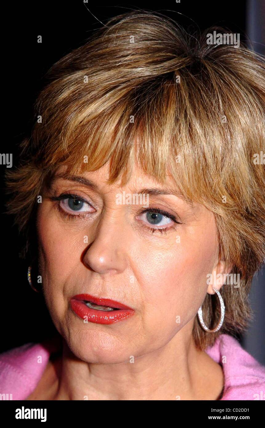 Aug. 25, 2004 - New York, New York, U.S. - K38935JKRON.THE JANE PAULEY ...