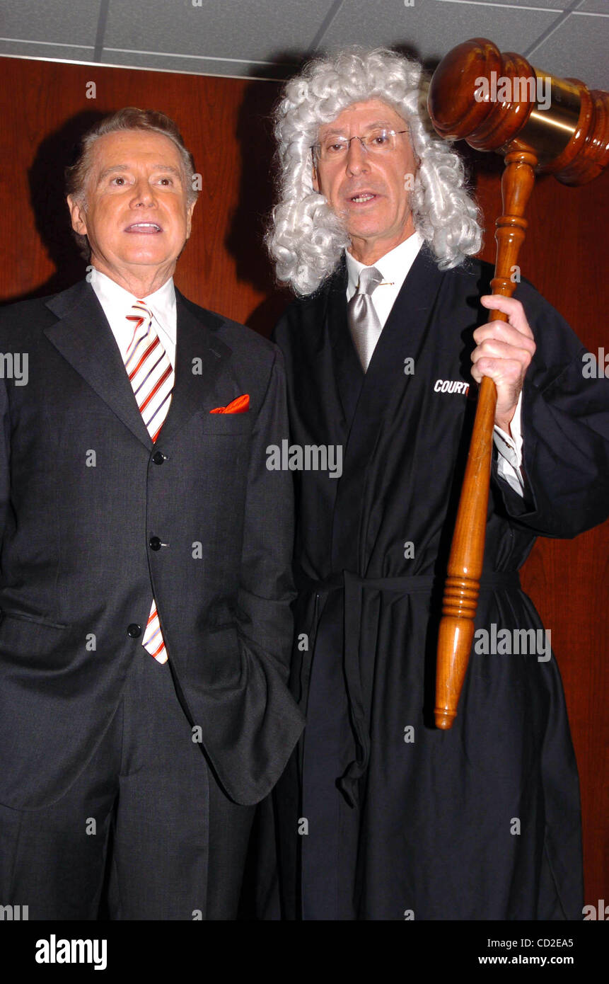 Oct. 26, 2004 - New York, New York, U.S. - K40086JKRON.REGIS PHILBIN ...