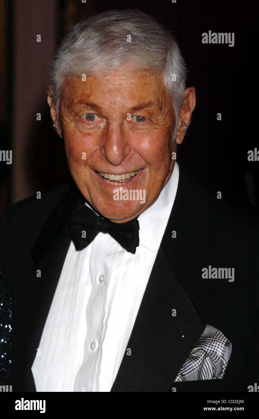 Nov. 3, 2004 - New York, New York, U.S. - K40245JKRON.LIVING LANDMARKS ...