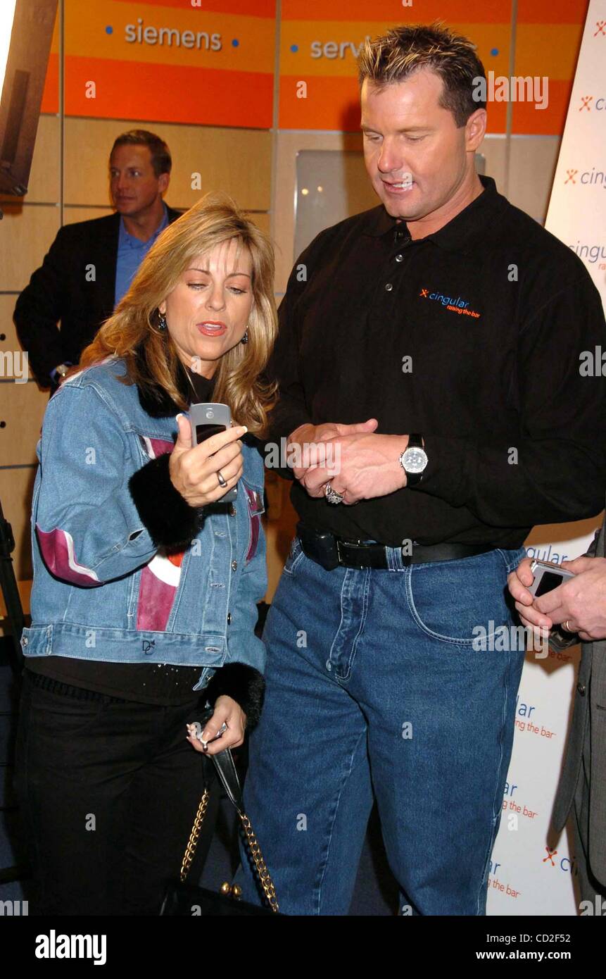 Roger clemens and debbie clemens hi-res stock photography and images ...