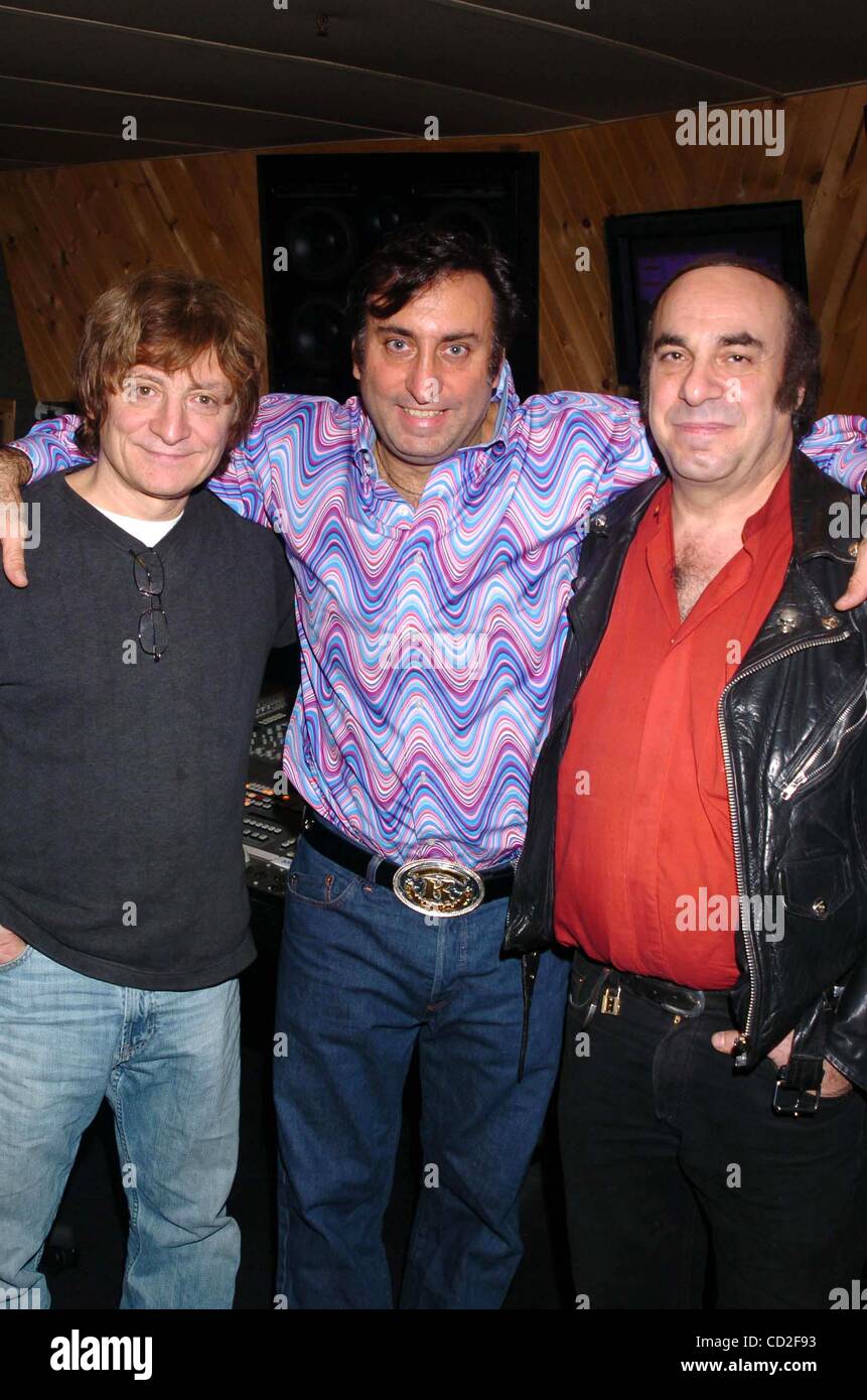 Nov. 29, 2004 - New York, New York, U.S. - K40617JKRON.HE UPTOWN HORNS ...