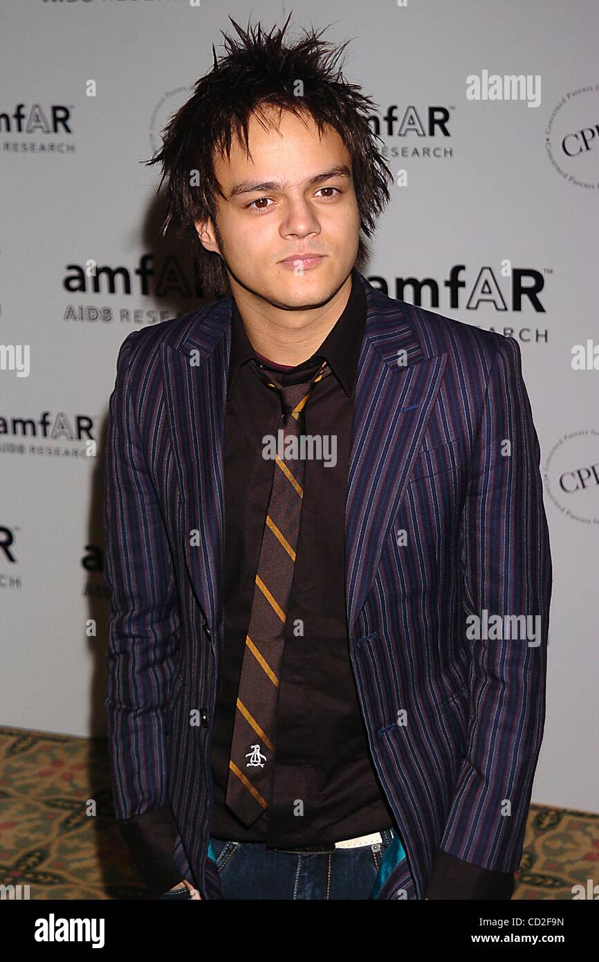 Nov. 30, 2004 - New York, New York, U.S. - K40612JKRON.(AMFAR) AMERICAN ...