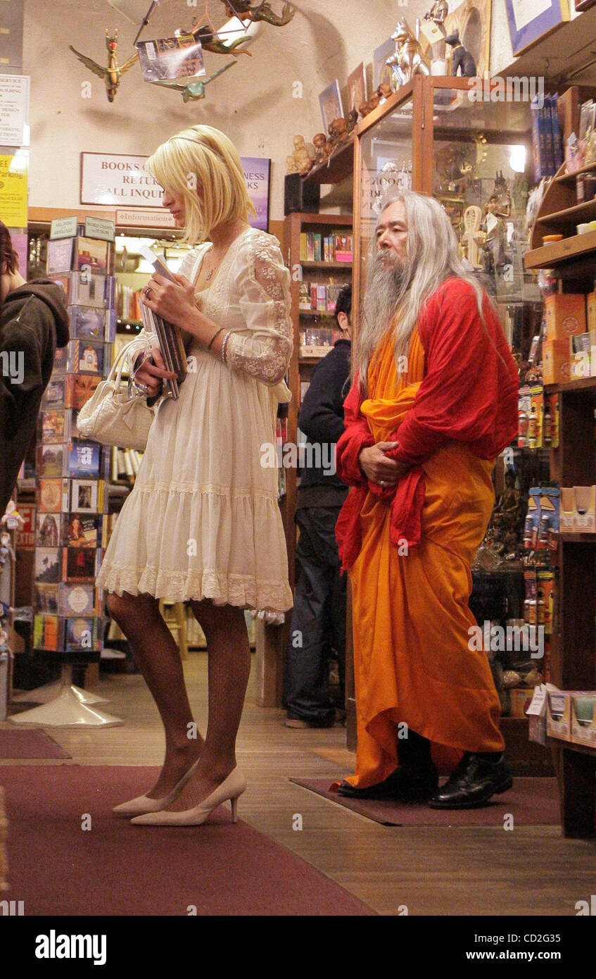 West Hollywood, 2008-3-1 / Heiress PARIS HILTON and her personal Swami ...