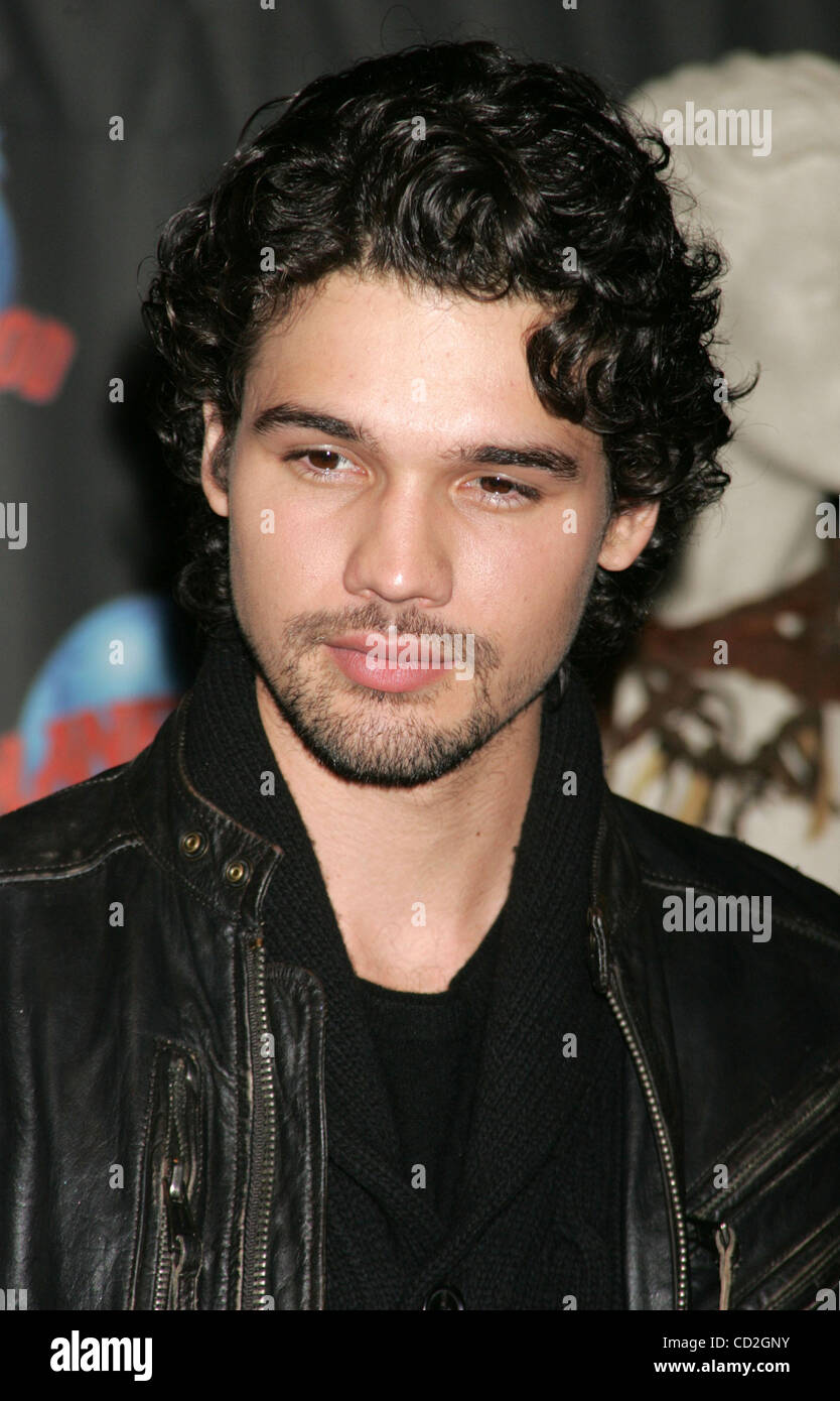 Mar 03, 2008 - New York, NY, USA - Actor STEVEN STRAIT donates '10,000 ...