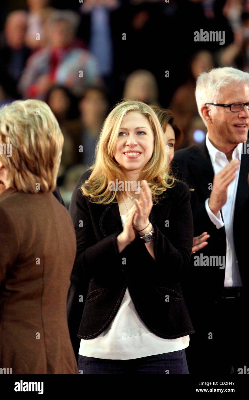 Hillary clinton and chelsea clinton hi-res stock photography and images ...