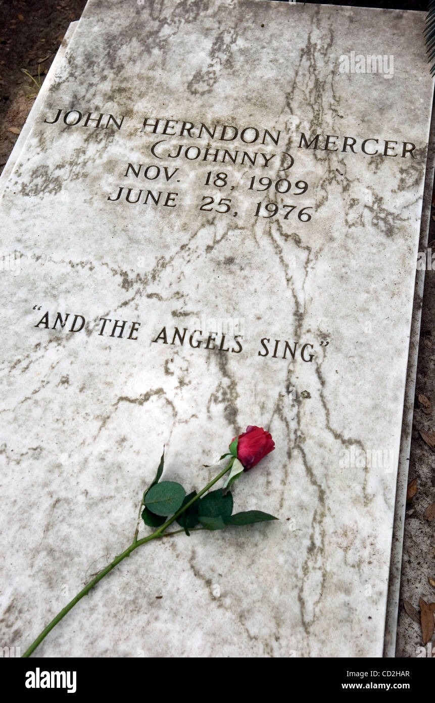 SAVANNAH, GA - JUNE 1: Singer-songwriter Johnny Mercer's gravesite at ...