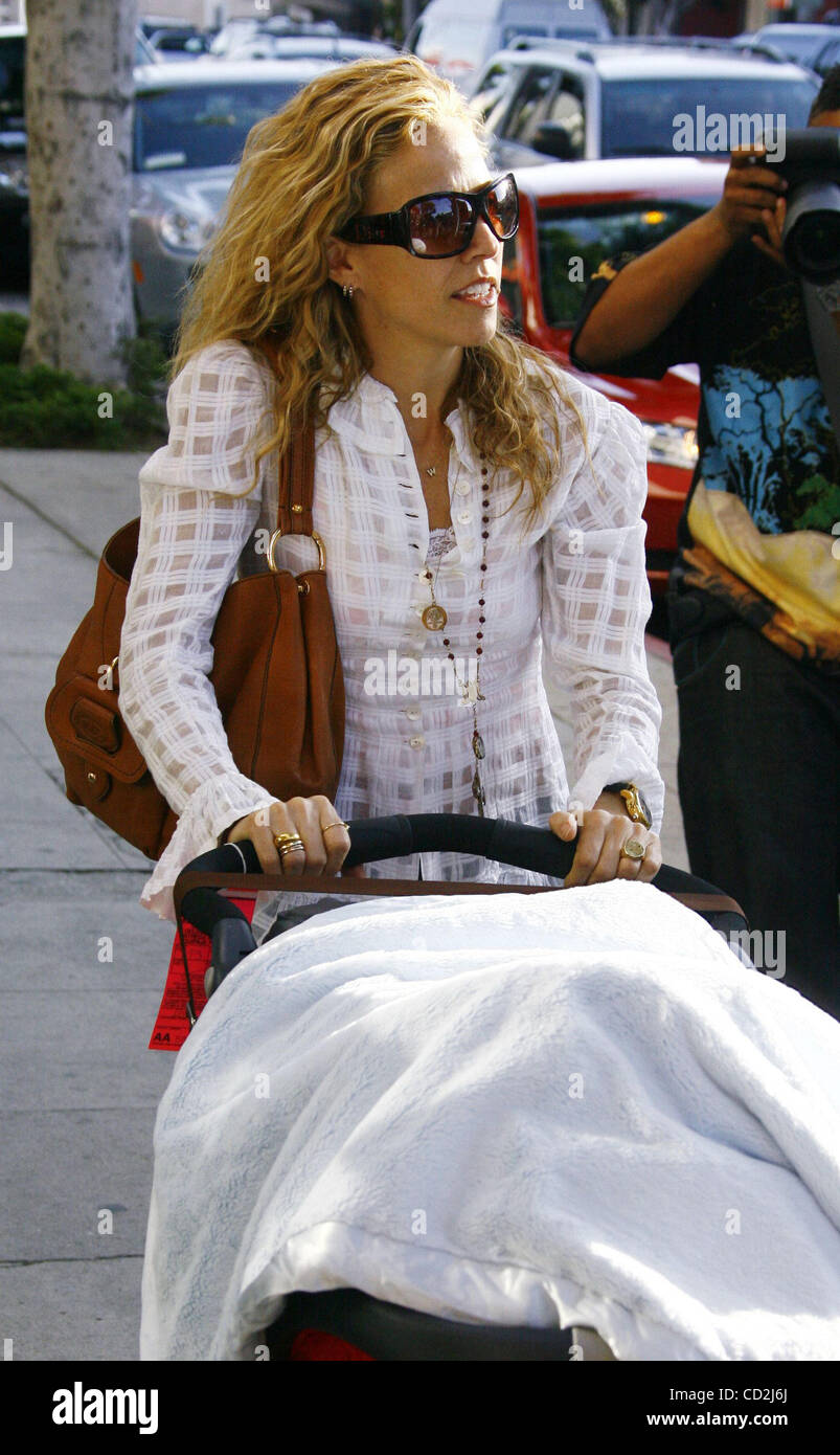 Sheryl crow and son wyatt crow High Resolution Stock Photography and ...