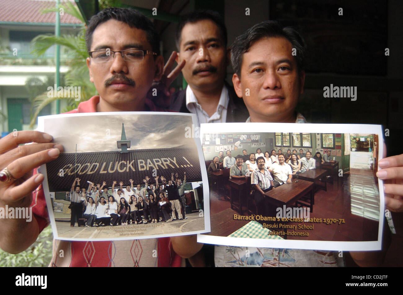 BARRACK OBAMA's ex -Classmates shows picture during support to BARRY a ...