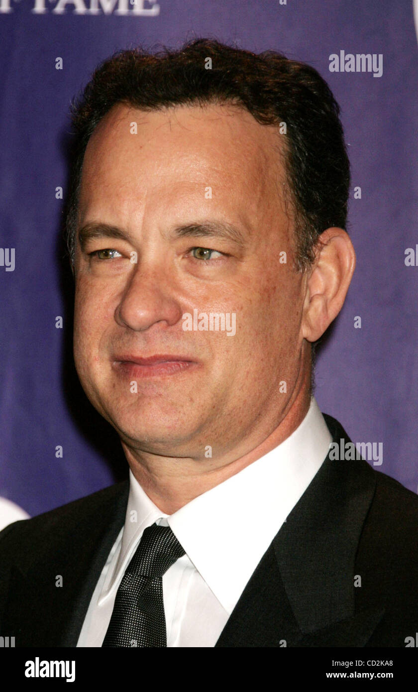 Tom hanks poses hi-res stock photography and images - Alamy