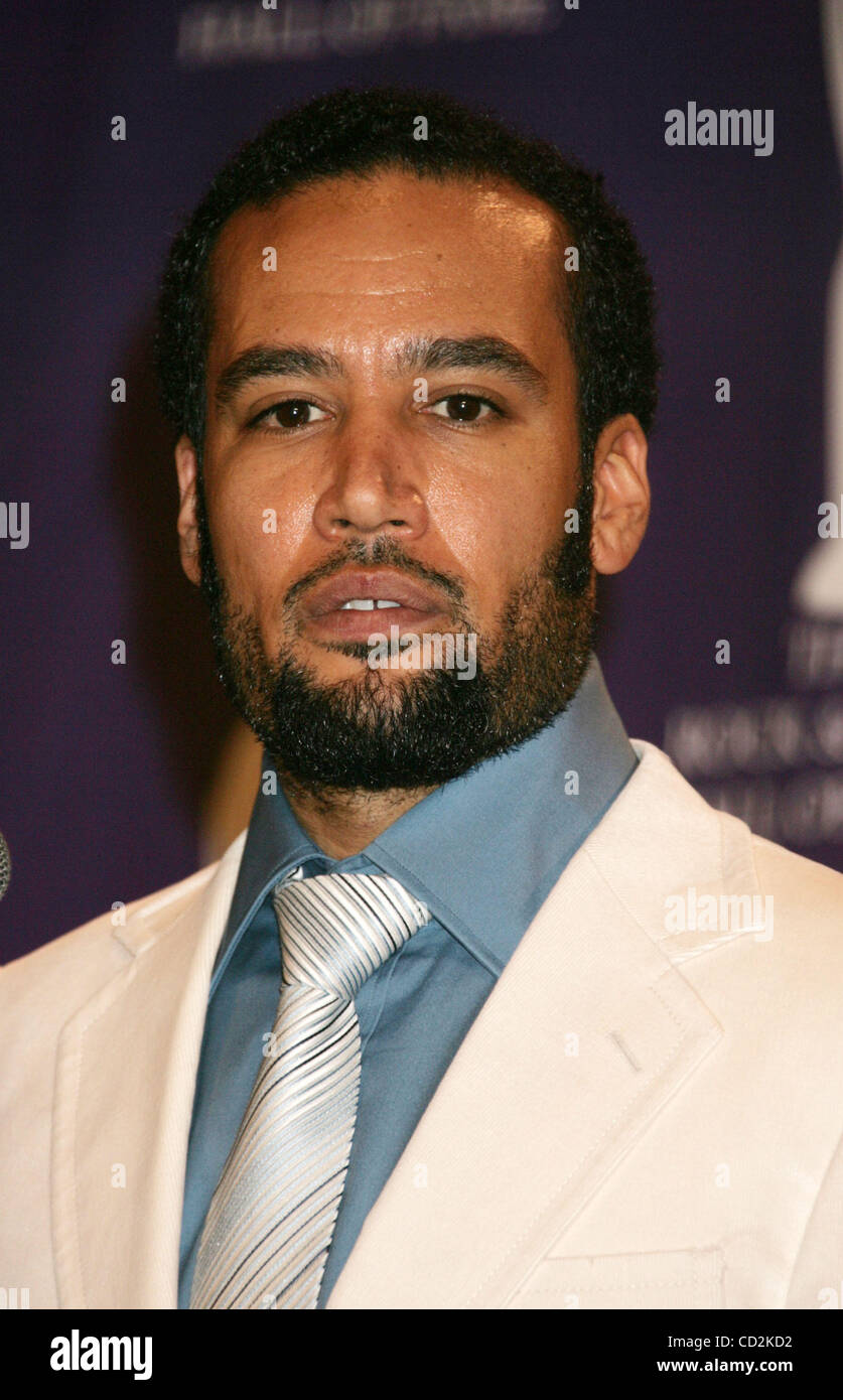 Mar 10, 2008 - New York, NY, USA -Musician BEN HARPER poses for photos ...