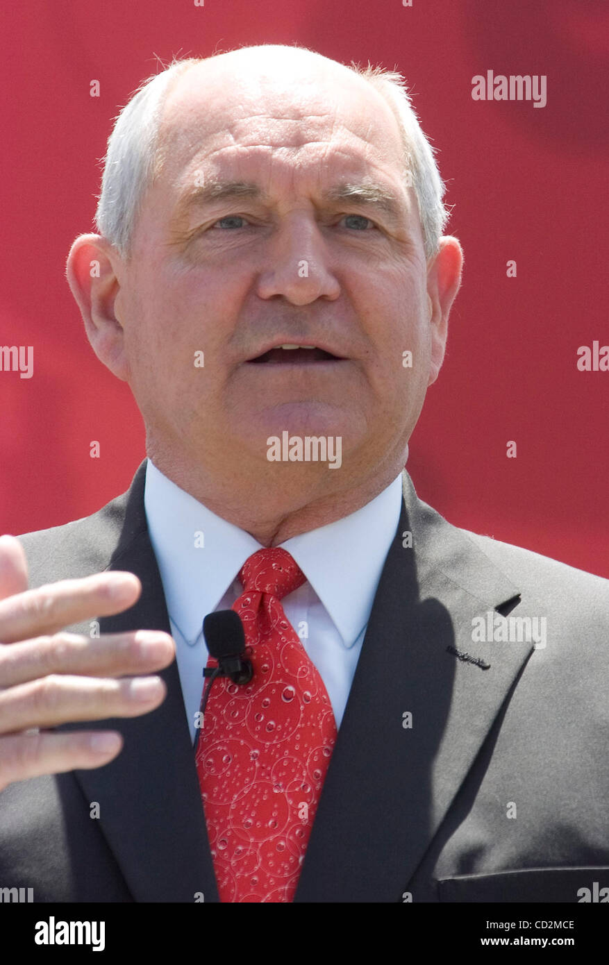 Sonny perdue hi-res stock photography and images - Alamy