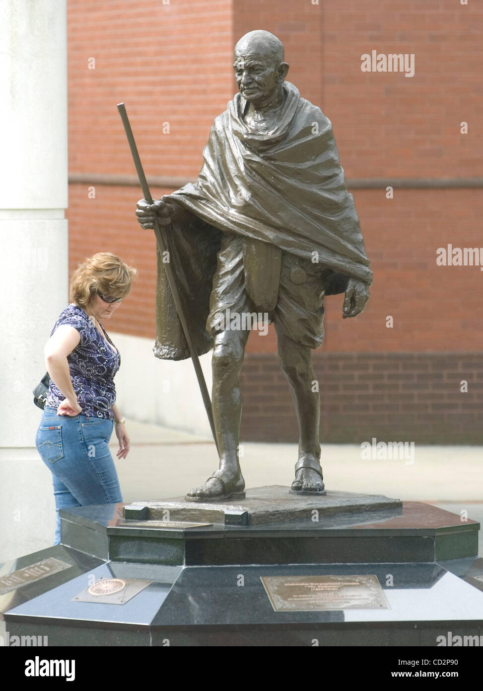 Martin luther king statue atlanta hi-res stock photography and images ...