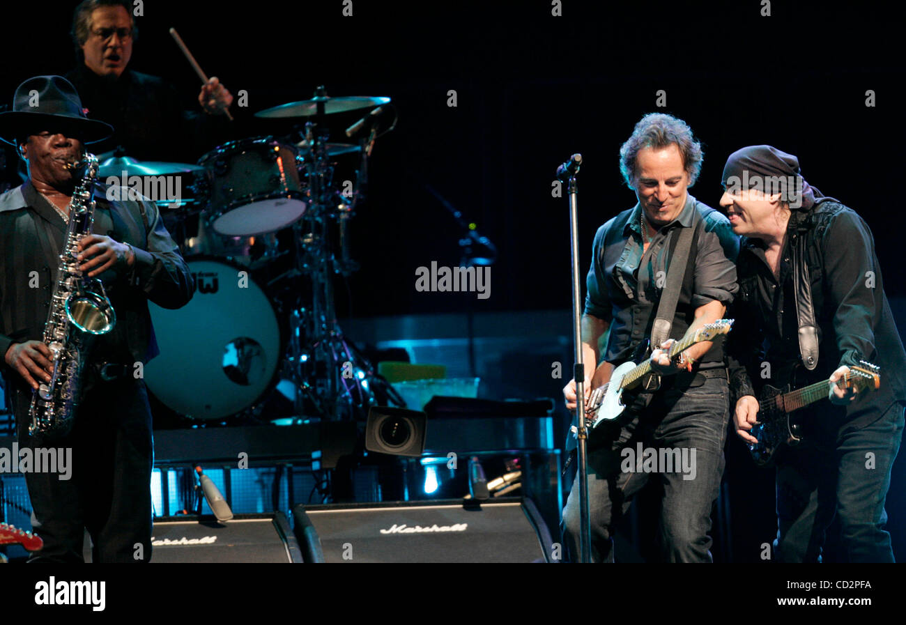 Mar 16, 2008 - St. Paul, Minnesota, USA - BRUCE SPRINGSTEEN and The E ...